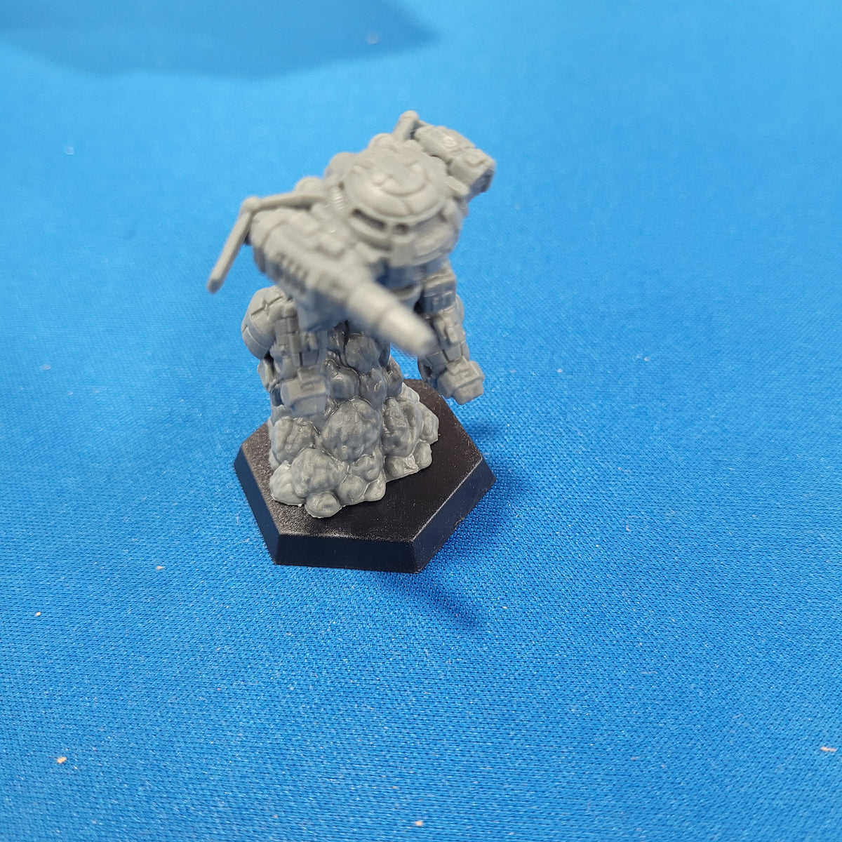 Urbanmech LAM (Hybrid mode) #3-92 – Fortress Miniatures and Games